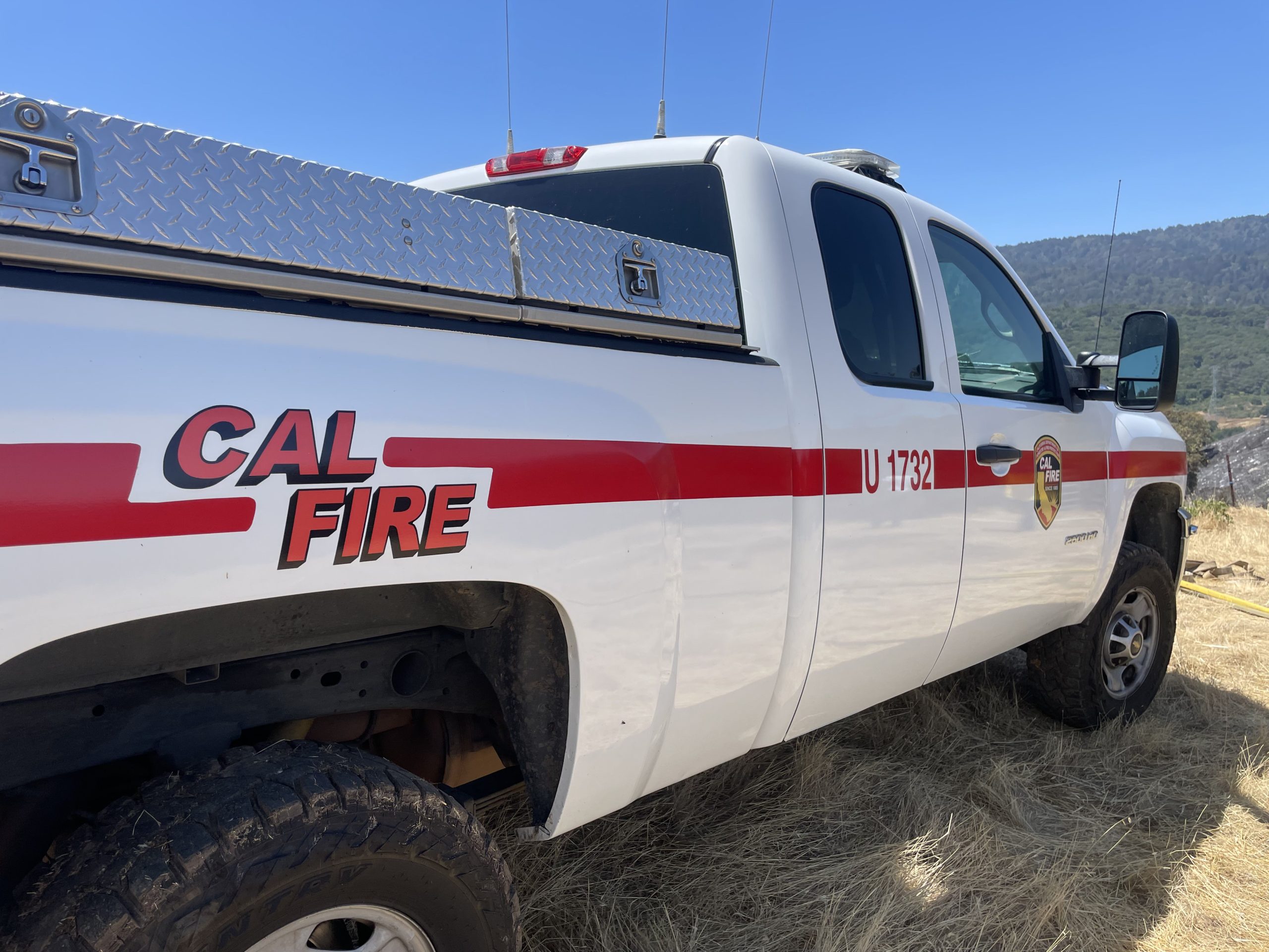 Crews contain fire along Altamont Pass to 221 acres, no structures lost ...